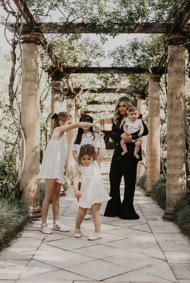 Behind Lessi – Lessi the Label